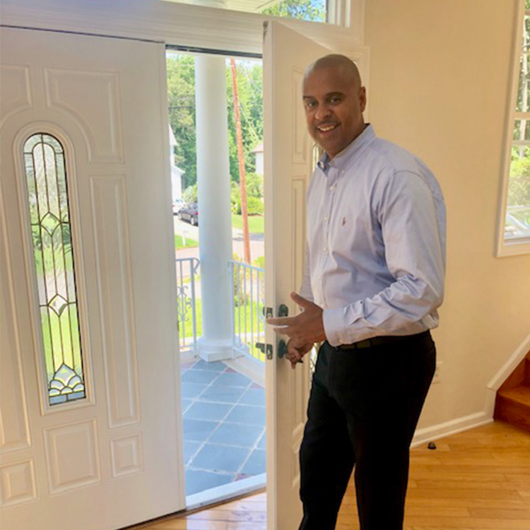 Manny Minaya - MannyKnowsHomes.com