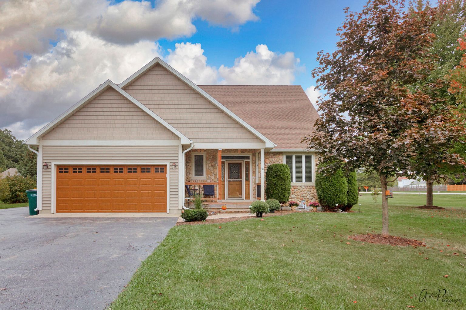 brokered by Epique Realty - Cameron & Debra