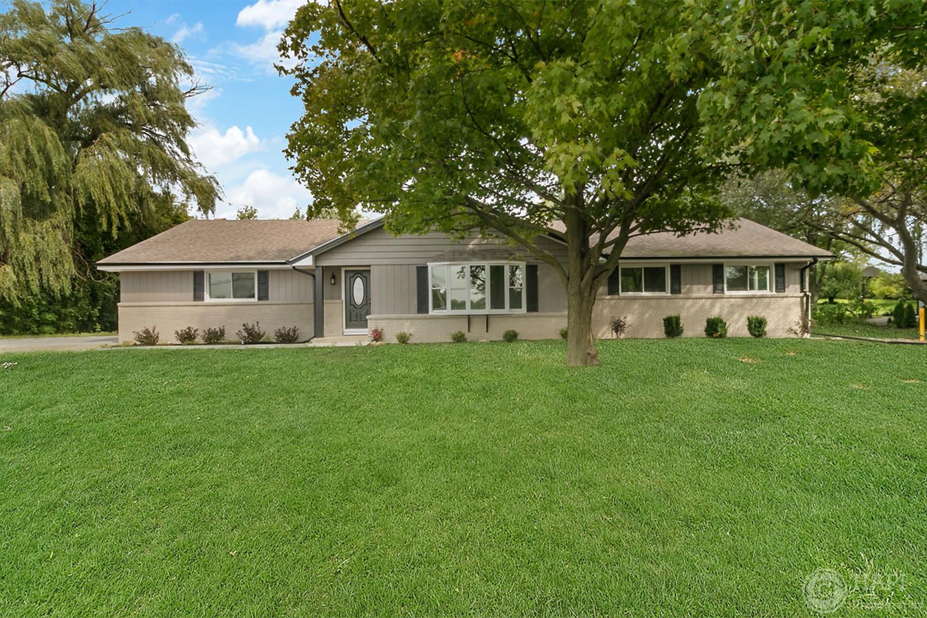 brokered by Epique Realty - Cameron & Debra