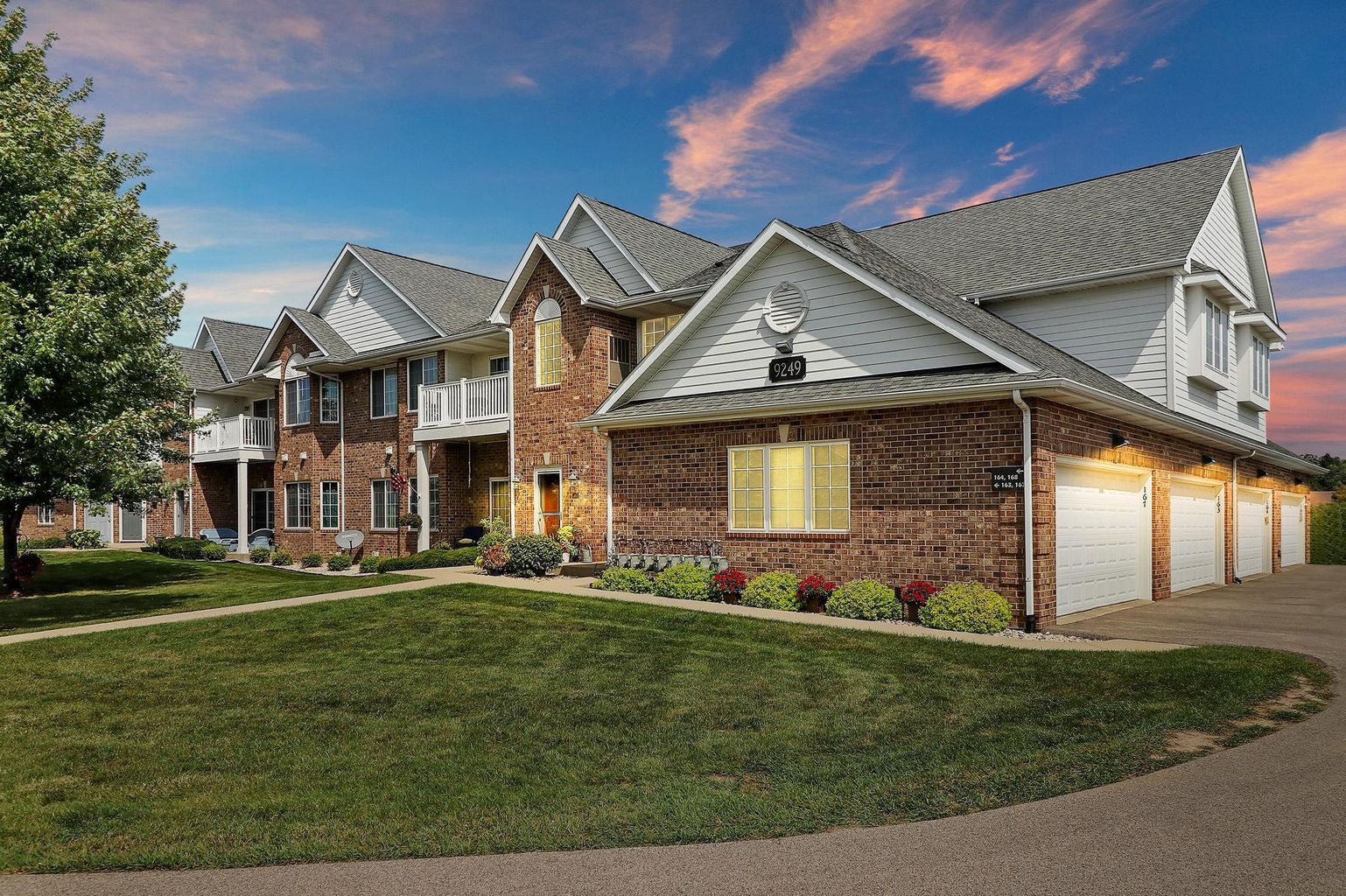 brokered by Epique Realty - Cameron & Debra