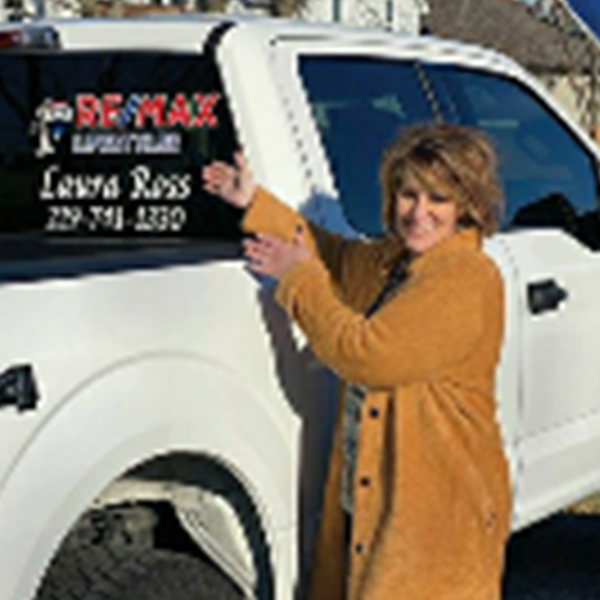 Laura Ross - RE/MAX Lifestyles